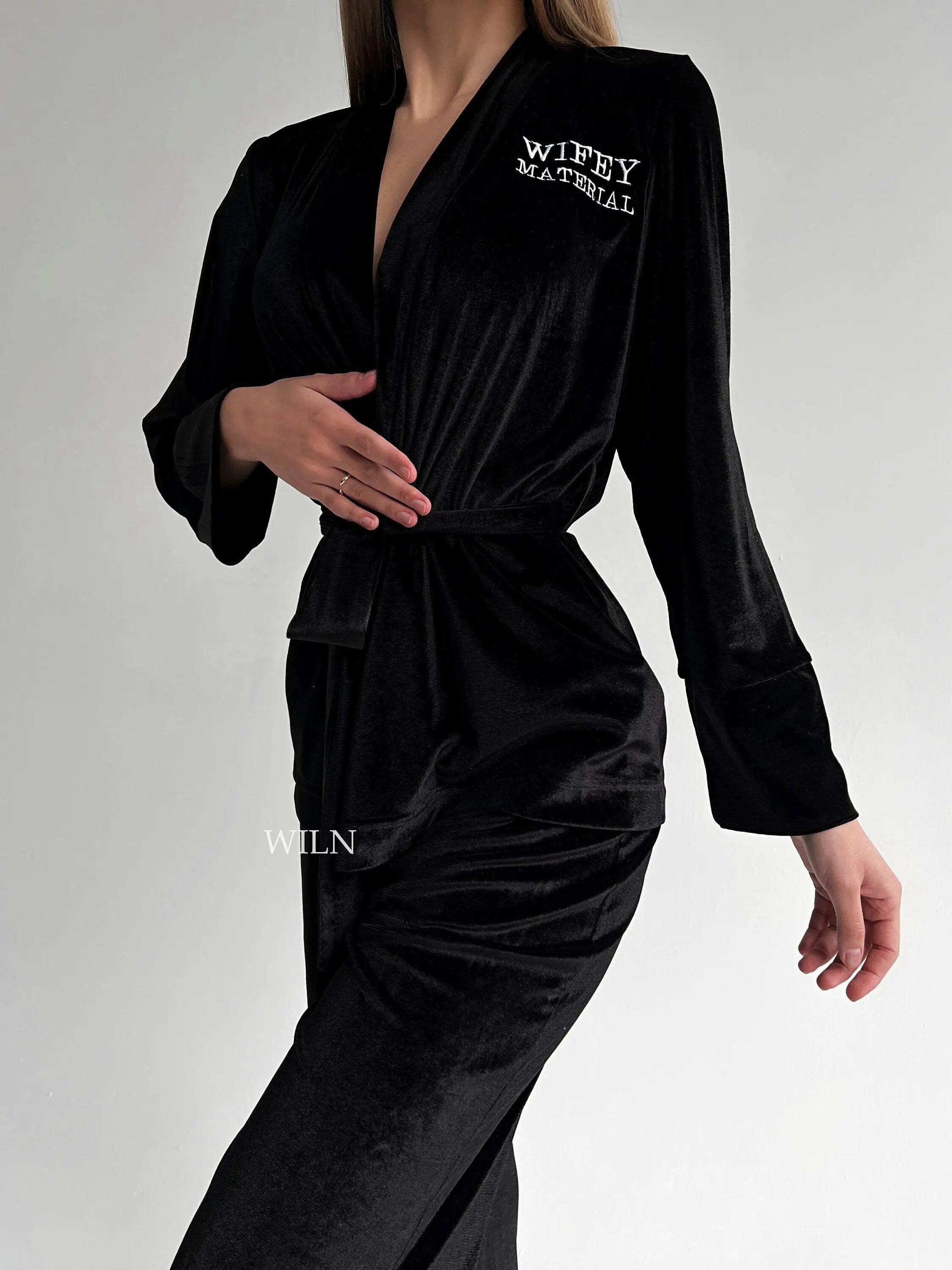 MAJESTIC: Luxurious Personalized Bridal Robe - WILN.com